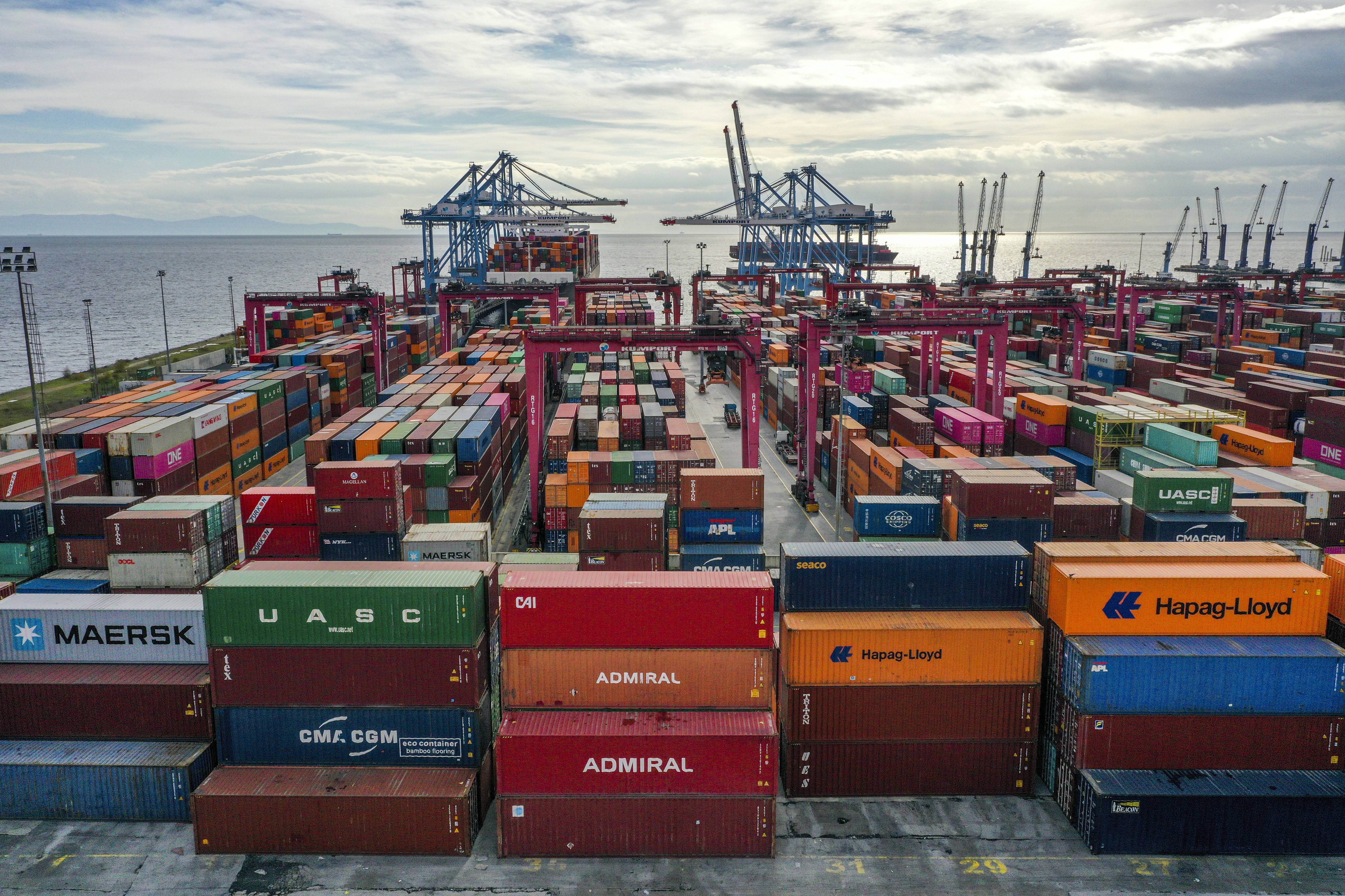 Visualising the Dynamics and Potential of Economic Relations between ...